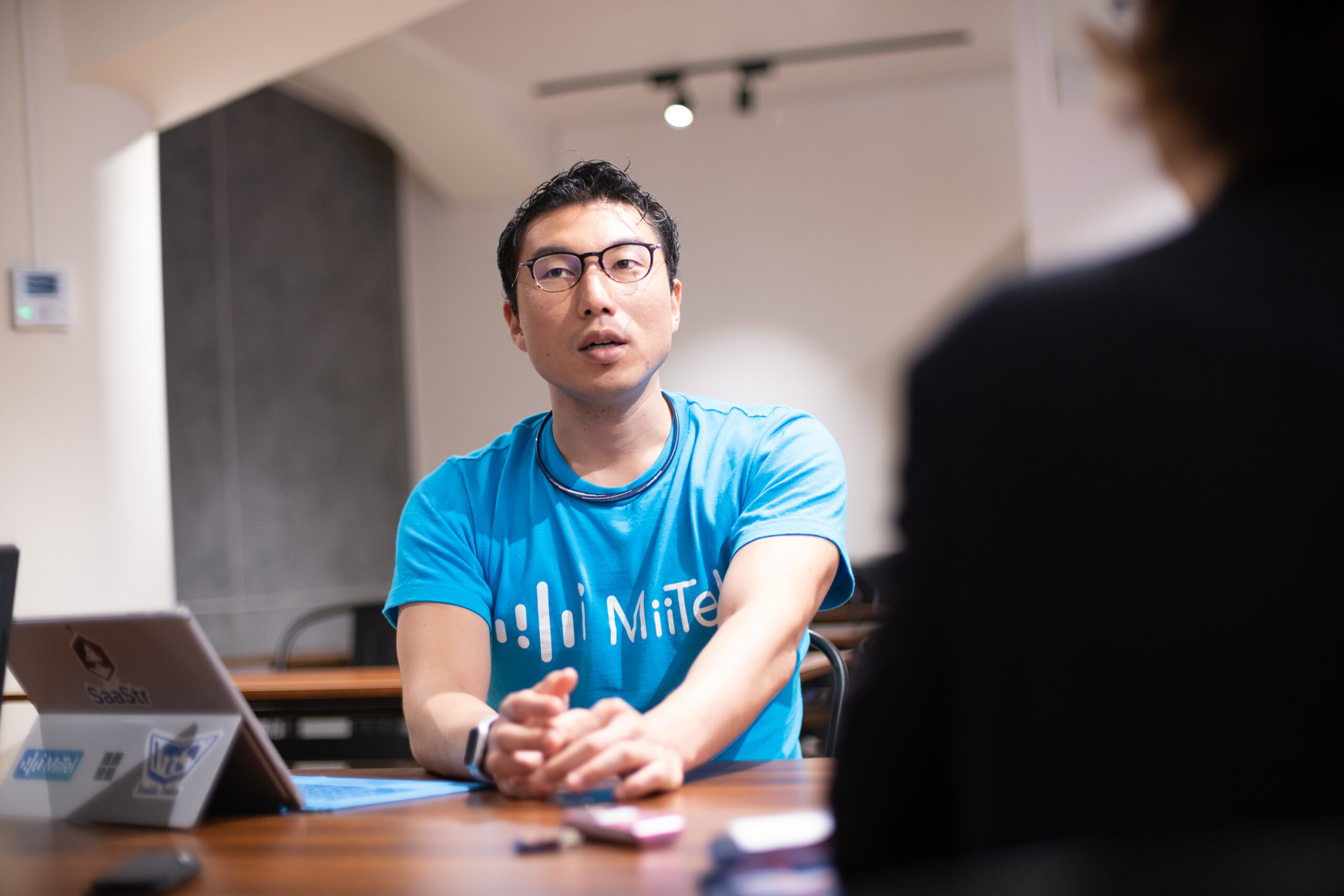 【CEOインタビューVol.100】 株式会社RevComm 代表取締役CEO 會田武史氏 – 厳選スタートアップ転職・副業ならスタクラ